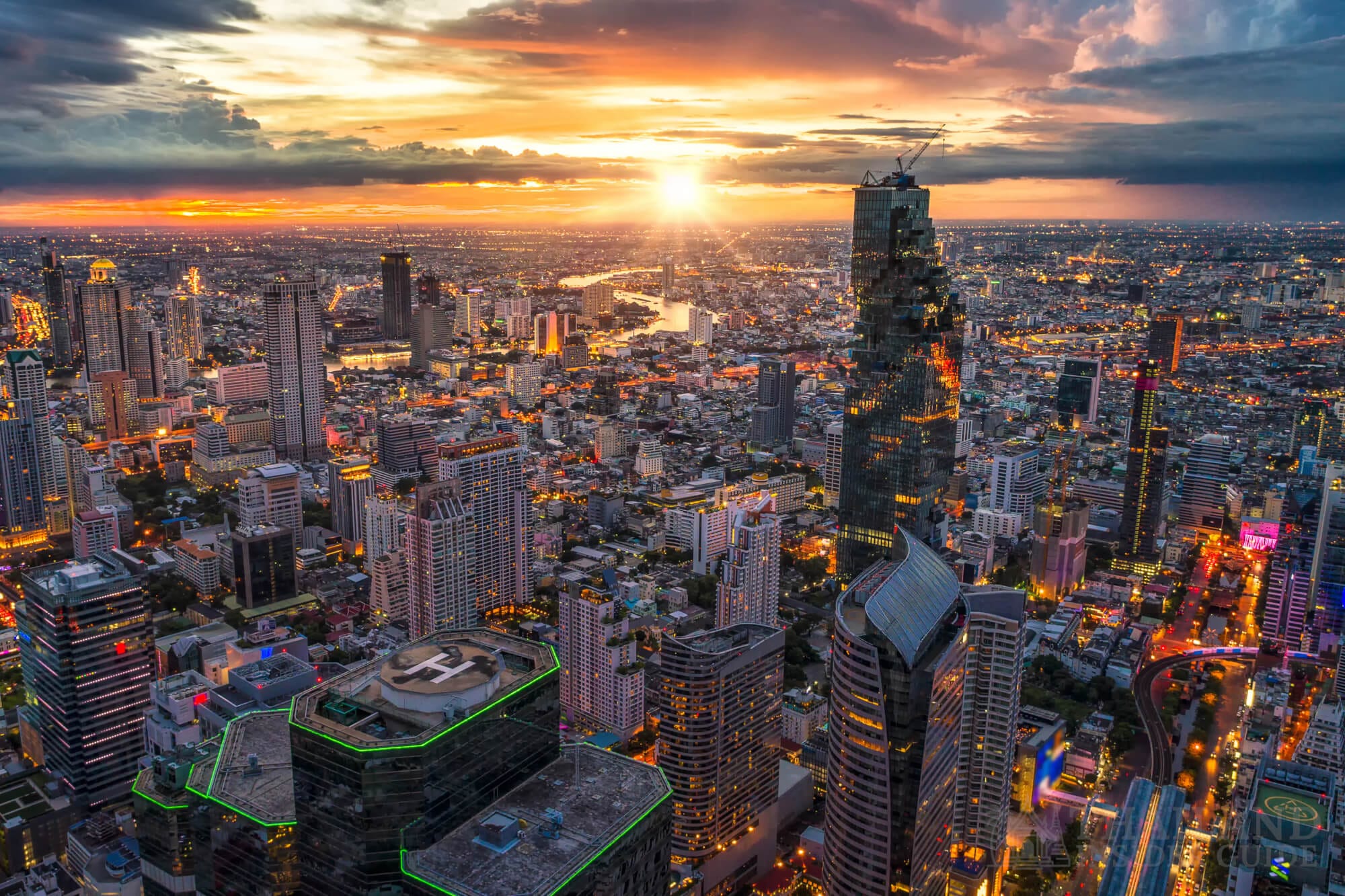 Bangkok Travel Guide 2026 – Temples, Food & City Life